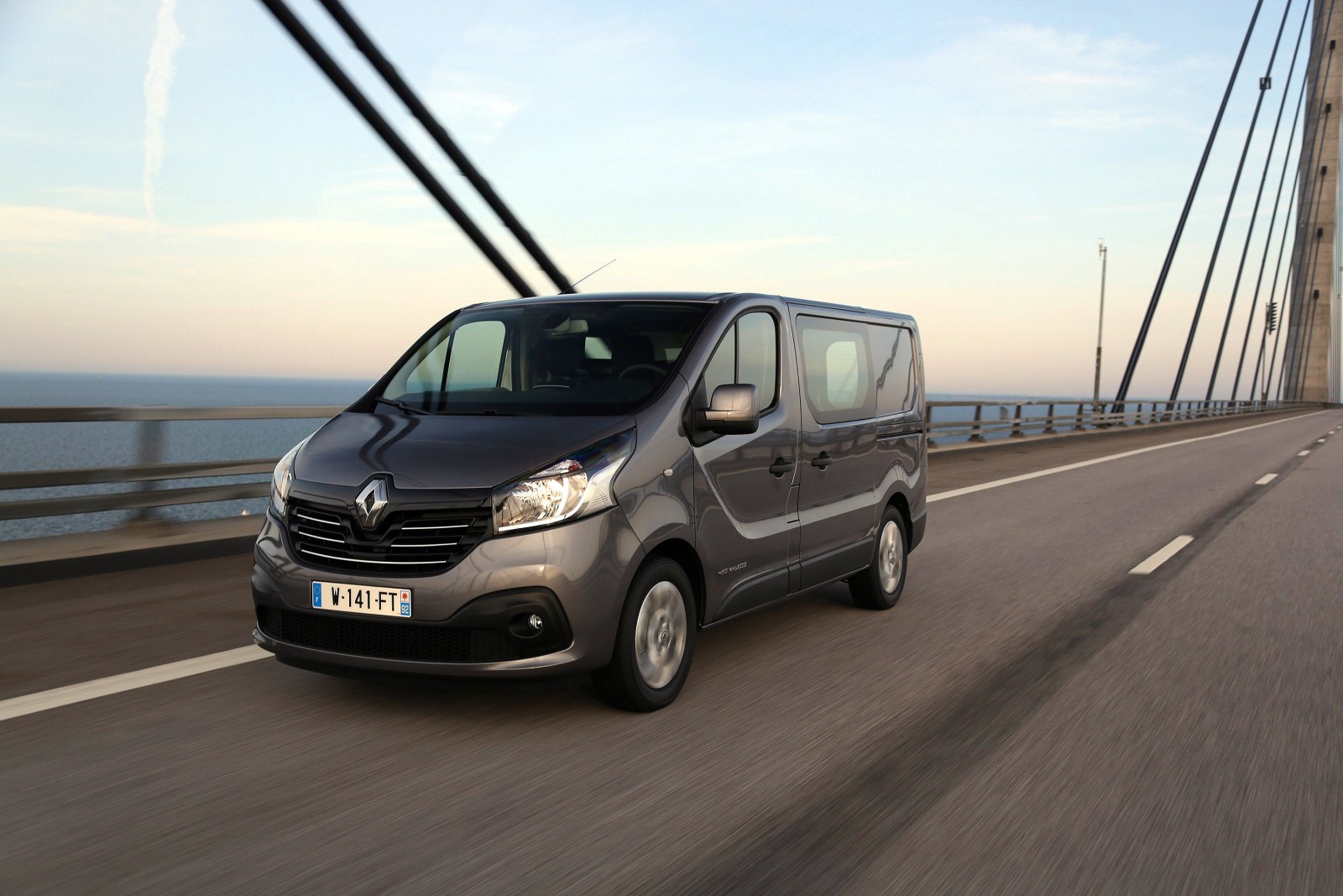 Renault Trafic Passenger liderem segmentu minibusów w 2016 roku