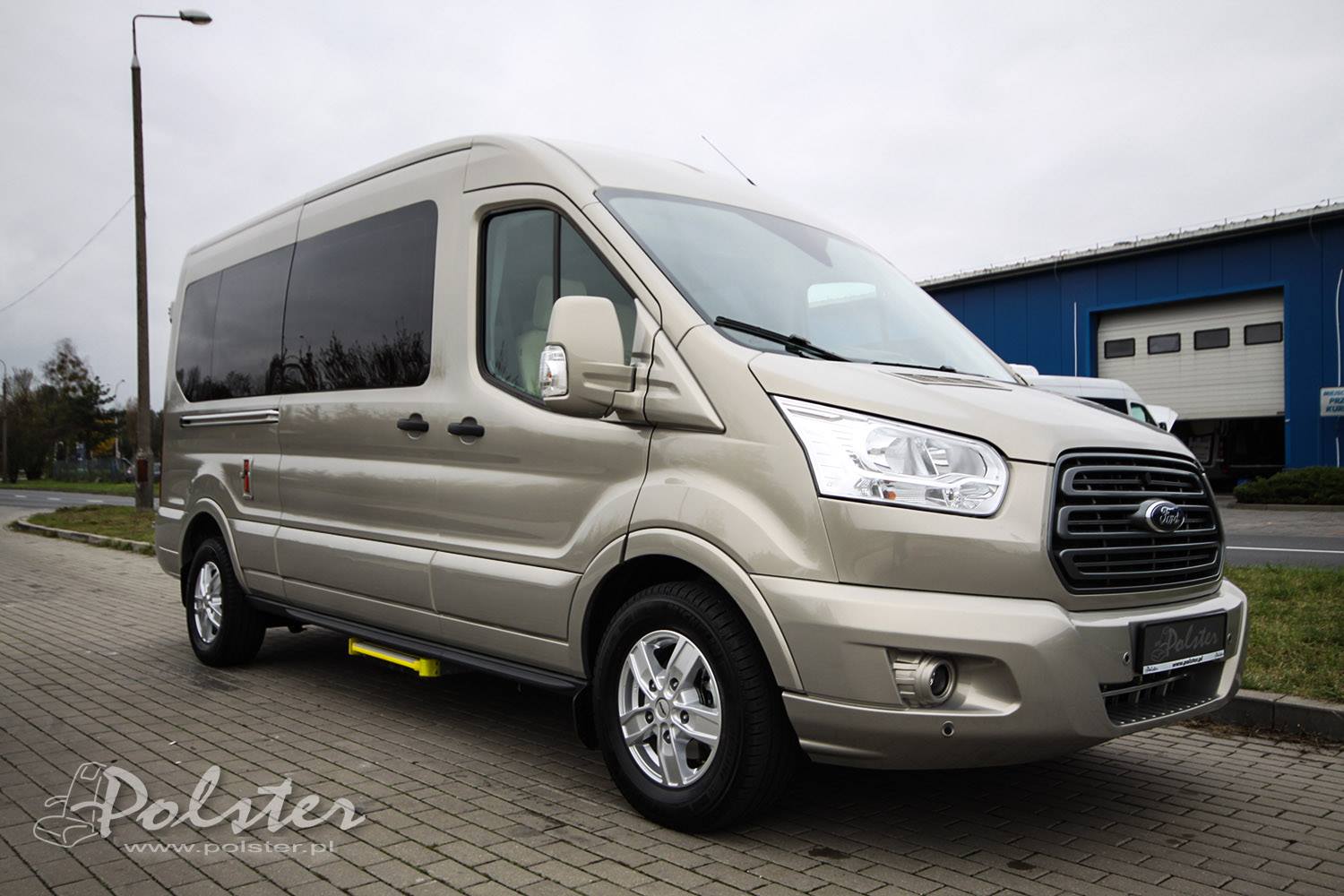 Ford Transit od firmy Polster - luksusowy minibus dla 9 osób