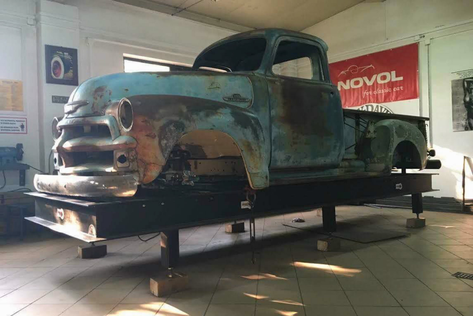 Chevrolet 3100 z 1954 roku od Maćka - zawieszenie air ride i V8
