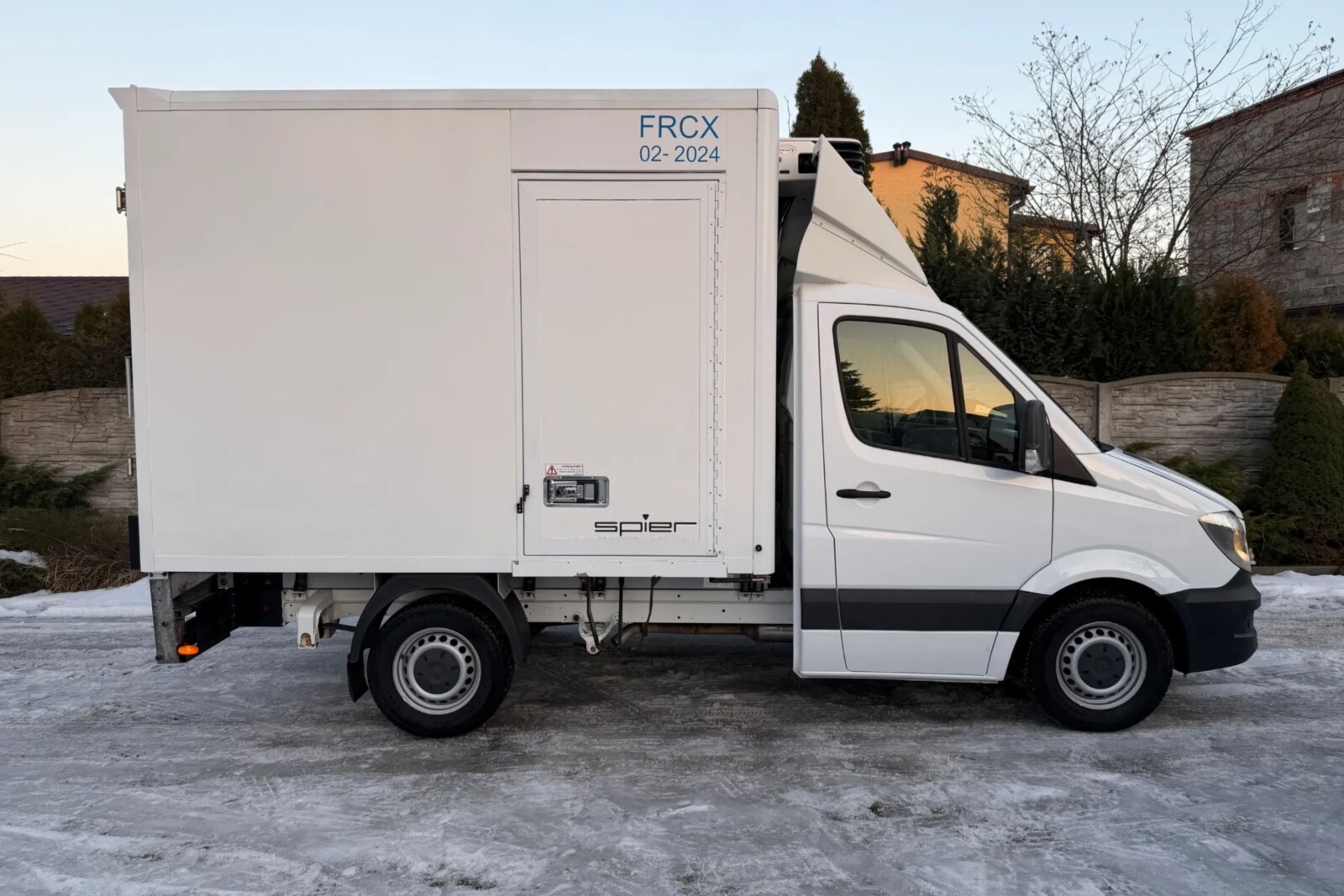 Się skurczył od zimna - krótki Sprinter 906 jako chłodnia FRCX